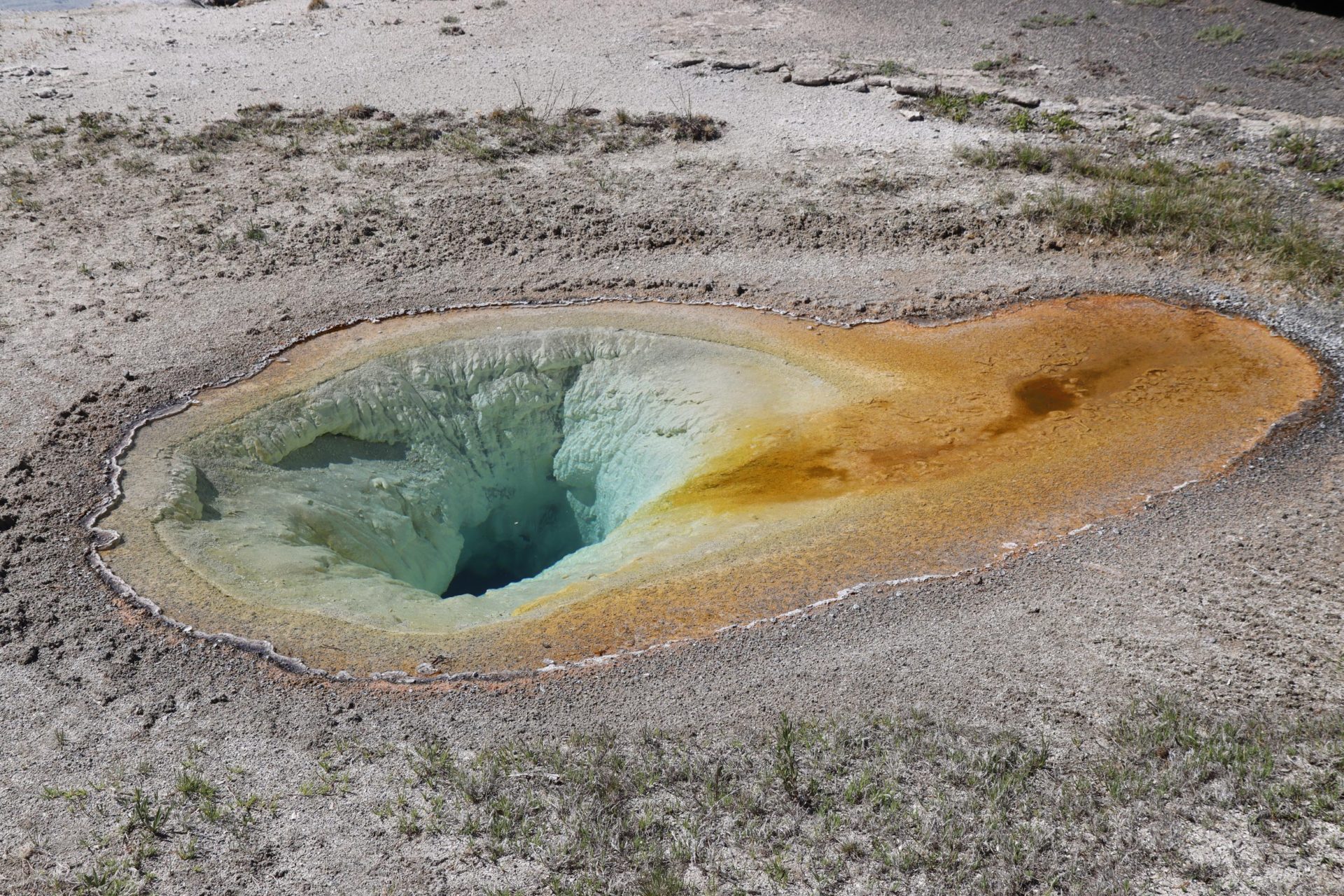 The Ultimate Yellowstone 3-Day Itinerary (Action-Packed) - 10 Traveling ...